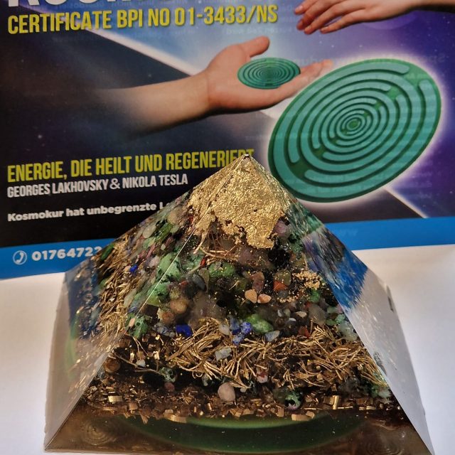 Orgonit Pyramide mit integrierte Kosmokurdisk 5 cm, WIFI und 5G-Schutz ...